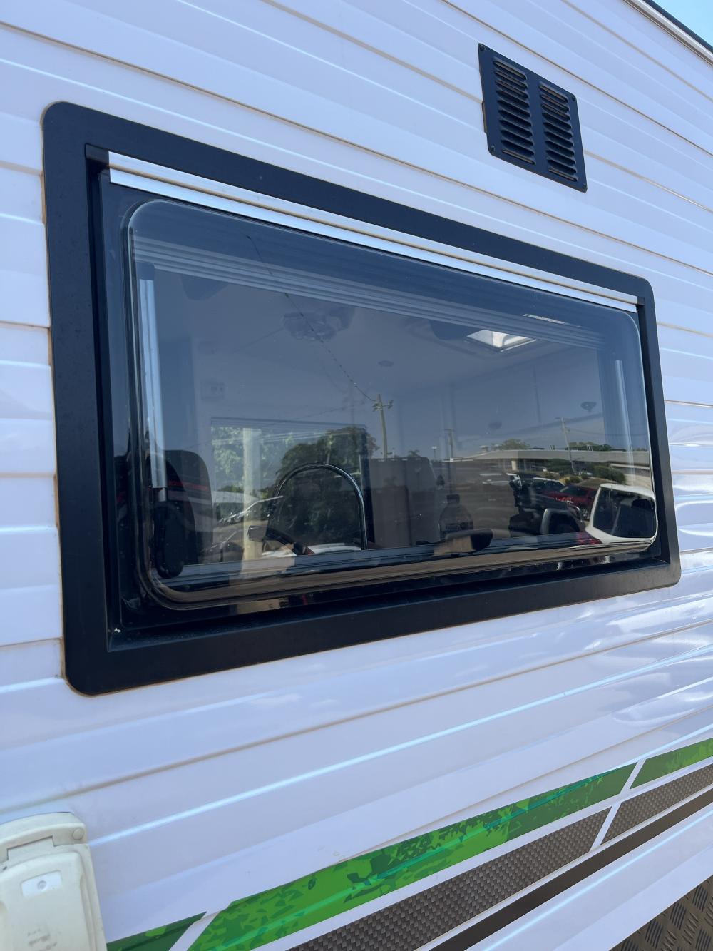 Tinted Window Blade, Suit Maygood Mobicool Windows, 900x450