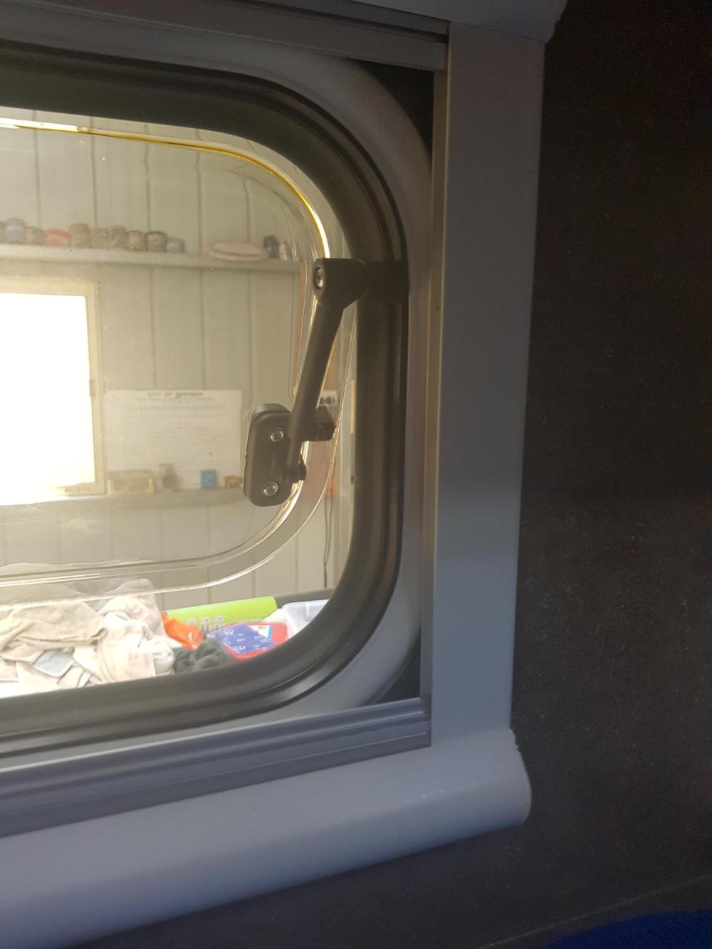 BG2409-250 Window Stays (Pair), Suit 250mm Seitz S7P Windows