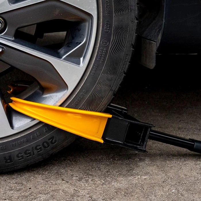 Aussie Traveller Deluxe Wheel Clamp | CaravansPlus