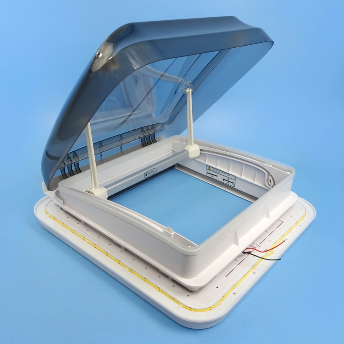 Aussie Traveller Skylight W Internal Blind & LED, 400x400mm