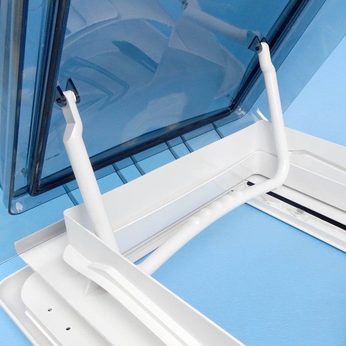 SkyMaxx Skylight W Blind, 400x400mm | CaravansPlus