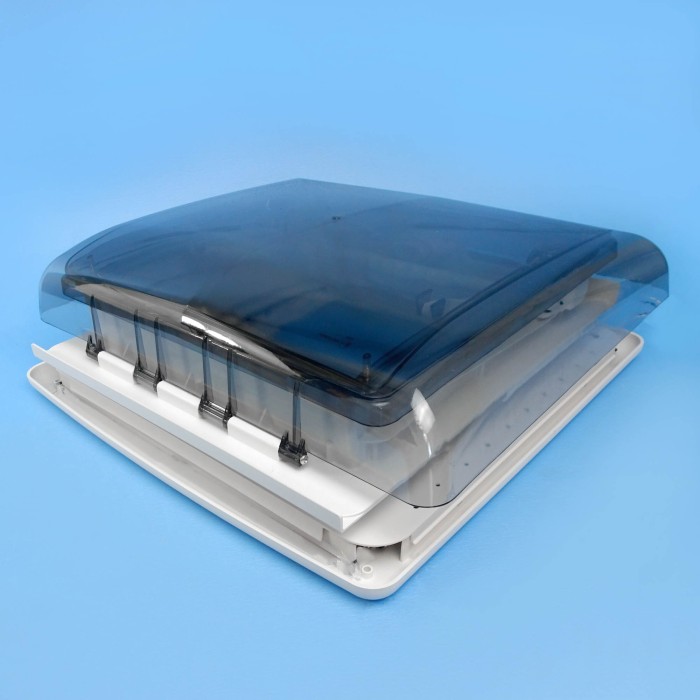 SkyMaxx Skylight W Blind, 400x400mm | CaravansPlus