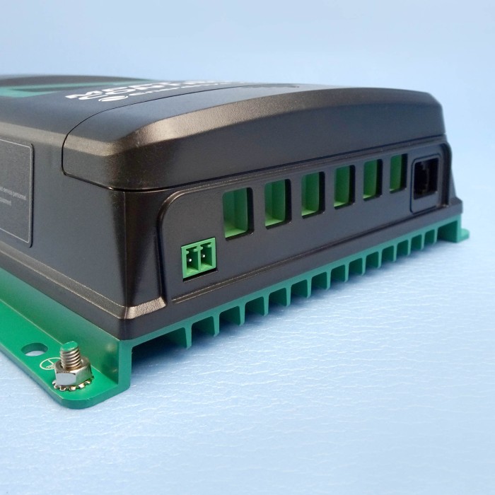 Enerdrive MPPT Solar Charge Controller 12/24V, 20A | CaravansPlus