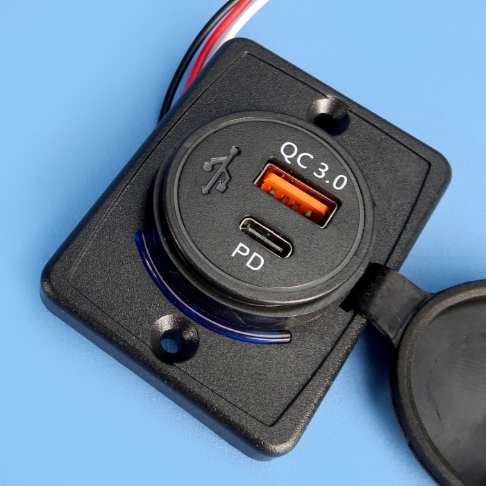 Sanjo Flush Mount Dual USB (A&C) Outlet, Black | CaravansPlus