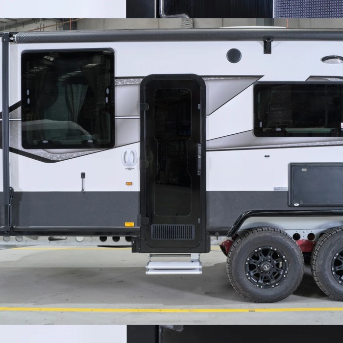 Camec Invictus Door, 2RC, R/H, 1750x622mm | CaravansPlus